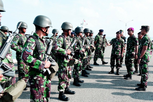 Ratusan Personel TNI AL Latihan Operasi Matra Laut di Perairan Kepri ...