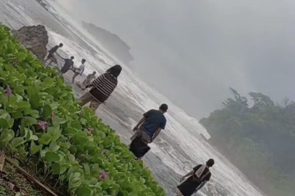 Kronologi Wisatawan Tewas Tersapu Ombak di Pantai Madasari, Awalnya ...